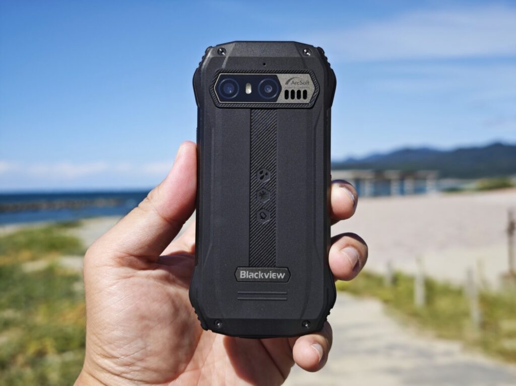 仕事やアウトドアに最適なタフネススマホ「Blackview N6000」レビュー